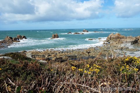 Castel-Meur, la petite maison entre deux rochers | Visite en famille